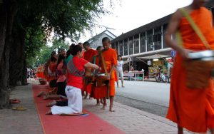 Alms – Giving Ceremony: all things to know